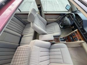 Red Mercedes-Benz E 220 1993 in Vilnius, with an engine capacity of 2.20 L and mileage of 205 thousand km for 6200 €, photo 32 on AUTOMOTO.COM.LV
