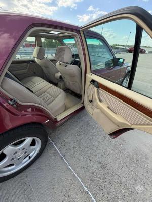 Red Mercedes-Benz E 220 1993 in Vilnius, with an engine capacity of 2.20 L and mileage of 205 thousand km for 6200 €, photo 34 on AUTOMOTO.COM.LV
