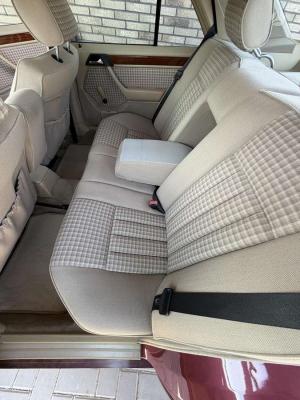 Red Mercedes-Benz E 220 1993 in Vilnius, with an engine capacity of 2.20 L and mileage of 205 thousand km for 6200 €, photo 37 on AUTOMOTO.COM.LV