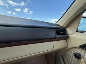 Red Mercedes-Benz E 220 1993 in Vilnius, with an engine capacity of 2.20 L and mileage of 205 thousand km for 6200 €, photo 46 on AUTOMOTO.COM.LV