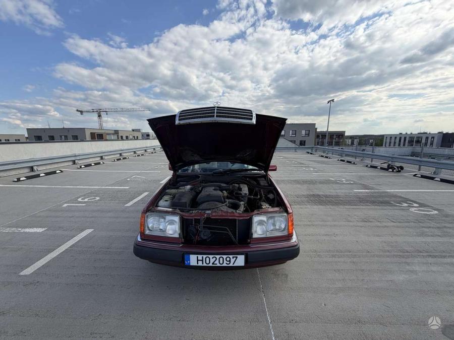 Red Mercedes-Benz E 220 1993 in Vilnius, with an engine capacity of 2.20 L and mileage of 205 thousand km for 6200 €, photo 56 on AUTOMOTO.COM.LV