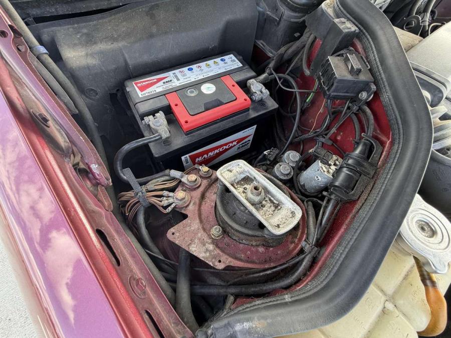 Red Mercedes-Benz E 220 1993 in Vilnius, with an engine capacity of 2.20 L and mileage of 205 thousand km for 6200 €, photo 59 on AUTOMOTO.COM.LV