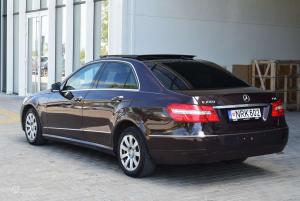 Red Mercedes-Benz E 220 2009 in Vilnius, with an engine capacity of 2.15 L and mileage of 390 thousand km for 4550 €, photo 3 on AUTOMOTO.COM.LV