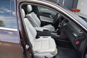 Red Mercedes-Benz E 220 2009 in Vilnius, with an engine capacity of 2.15 L and mileage of 390 thousand km for 4550 €, photo 9 on AUTOMOTO.COM.LV