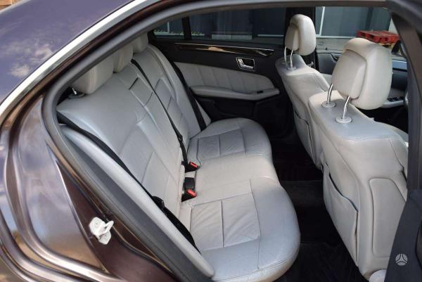 Sarkans Mercedes-Benz E 220 2009 Viļņa, ar dzinēja tilpumu 2.15 L un nobraukumu 390 tūkst. km par 4550 €, foto 9 vietnē AUTOMOTO.COM.LV