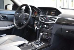 Red Mercedes-Benz E 220 2009 in Vilnius, with an engine capacity of 2.15 L and mileage of 390 thousand km for 4550 €, photo 11 on AUTOMOTO.COM.LV