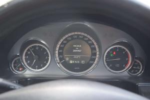 Red Mercedes-Benz E 220 2009 in Vilnius, with an engine capacity of 2.15 L and mileage of 390 thousand km for 4550 €, photo 13 on AUTOMOTO.COM.LV