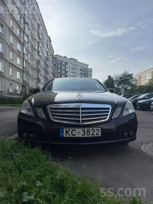 Red Mercedes-Benz E 220 2009 in Riga, with an engine capacity of 2.20 L and mileage of 335 thousand km for 6350 €, photo 2 on AUTOMOTO.COM.LV