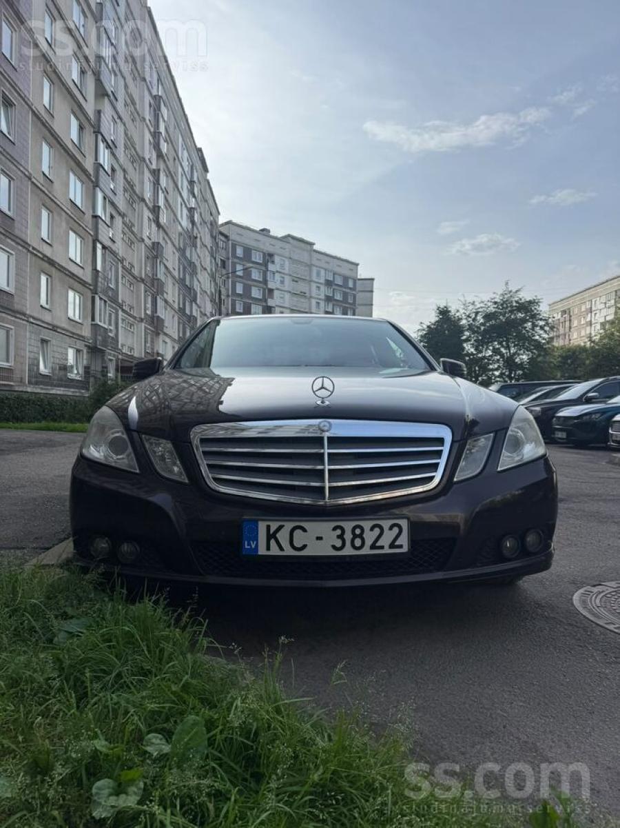 Красный Мерседес E 220 2009 в Рига, объемом двигателя 2.20 л и пробегом 335 тыс. км за 6350 €, фото 3 на AUTOMOTO.COM.LV