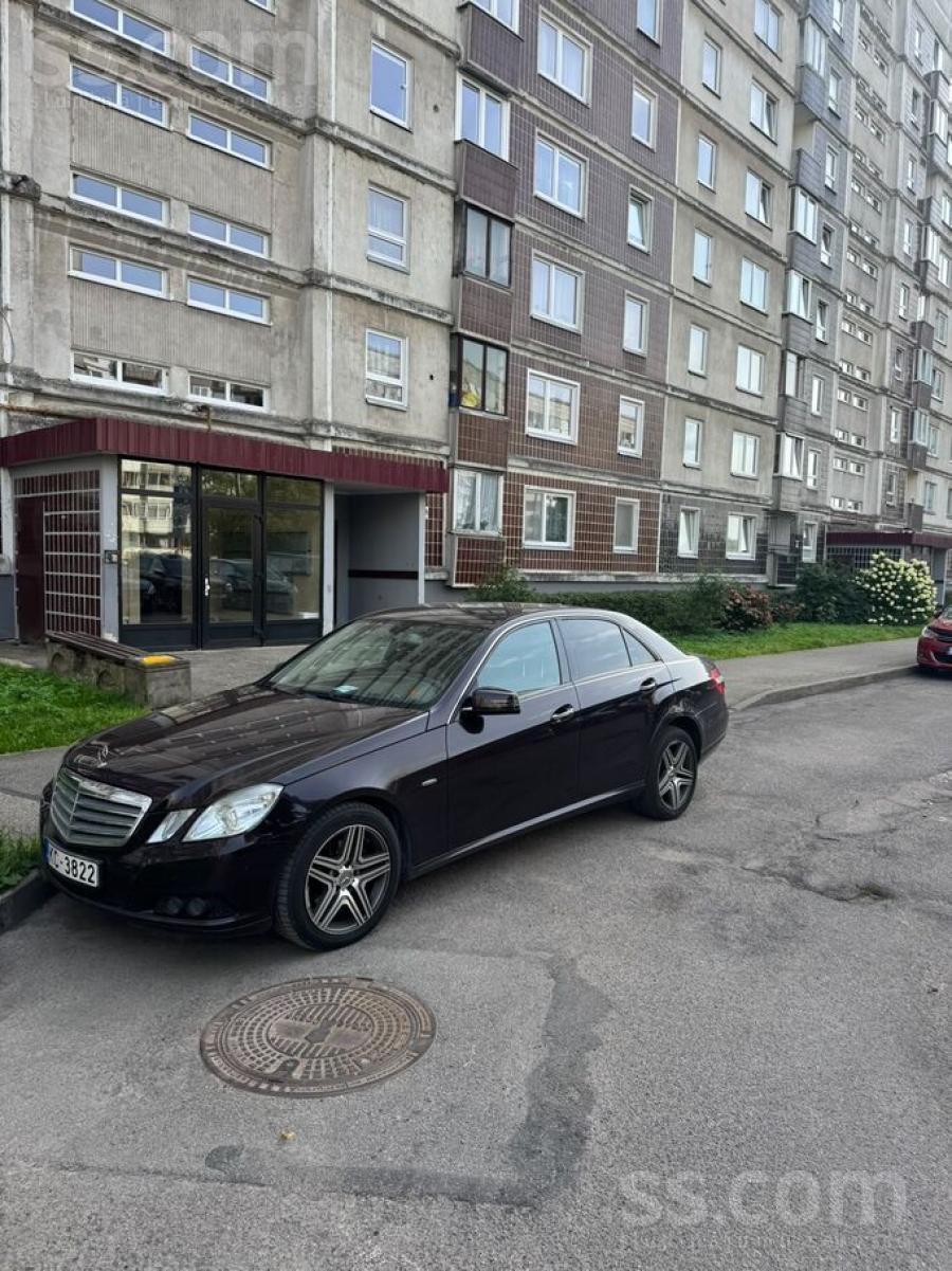 Красный Мерседес E 220 2009 в Рига, объемом двигателя 2.20 л и пробегом 335 тыс. км за 6350 €, фото 4 на AUTOMOTO.COM.LV