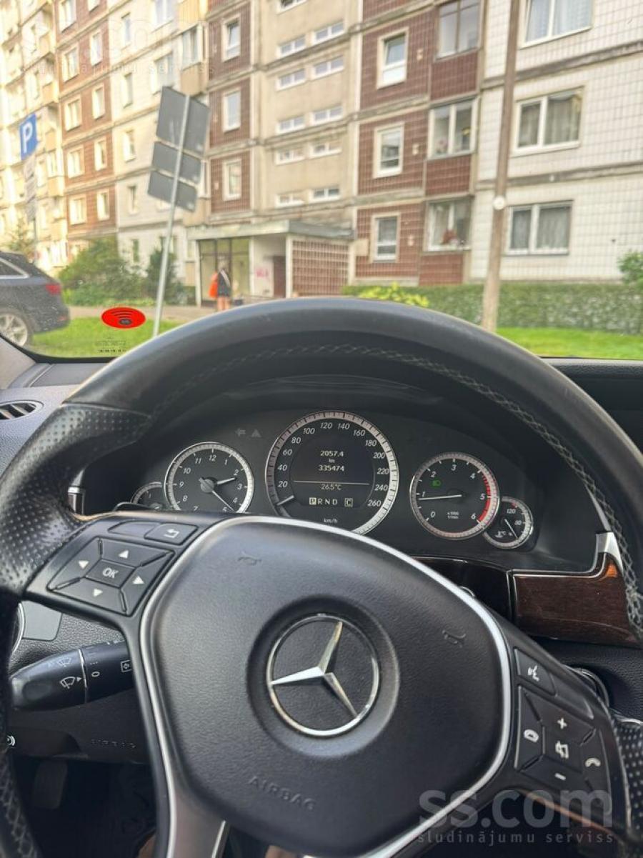 Красный Мерседес E 220 2009 в Рига, объемом двигателя 2.20 л и пробегом 335 тыс. км за 6350 €, фото 9 на AUTOMOTO.COM.LV