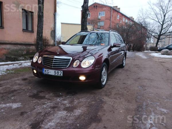 Red Mercedes-Benz E 220 2007 in Riga, with an engine capacity of 2.20 L and mileage of 278 thousand km for 2989 €, photo 5 on AUTOMOTO.COM.LV