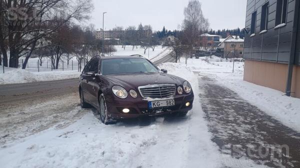 Red Mercedes-Benz E 220 2007 in Riga, with an engine capacity of 2.20 L and mileage of 278 thousand km for 2989 €, photo 7 on AUTOMOTO.COM.LV