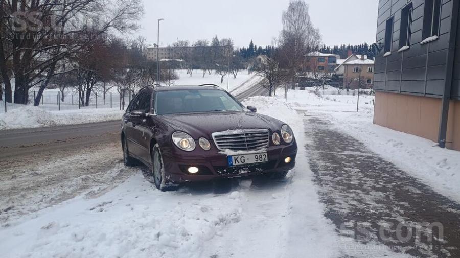 Красный Мерседес E 220 2007 в Рига, объемом двигателя 2.20 л и пробегом 278 тыс. км за 2989 €, фото 8 на AUTOMOTO.COM.LV