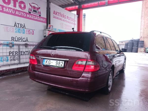 Red Mercedes-Benz E 220 2007 in Riga, with an engine capacity of 2.20 L and mileage of 278 thousand km for 2989 €, photo 9 on AUTOMOTO.COM.LV