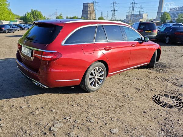 Красный Мерседес E 220 2017 в Каунас, объемом двигателя 2.00 л и пробегом 365 тыс. км за 9655 €, фото 1 на AUTOMOTO.COM.LV