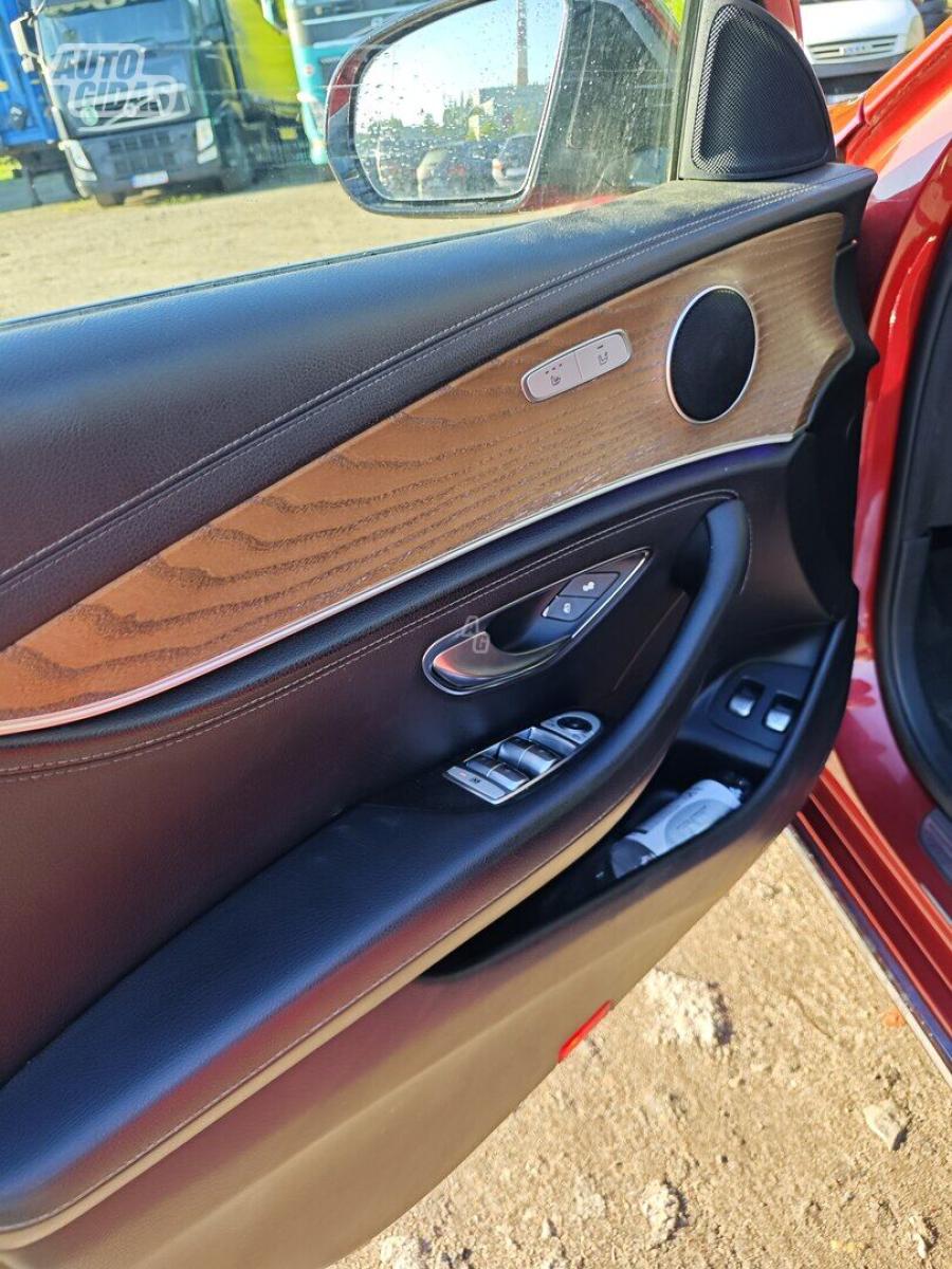 Red Mercedes-Benz E 220 2017 in Kaunas, with an engine capacity of 2.00 L and mileage of 365 thousand km for 9655 €, photo 5 on AUTOMOTO.COM.LV