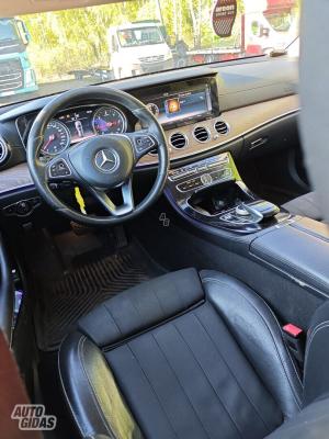 Red Mercedes-Benz E 220 2017 in Kaunas, with an engine capacity of 2.00 L and mileage of 365 thousand km for 9655 €, photo 9 on AUTOMOTO.COM.LV