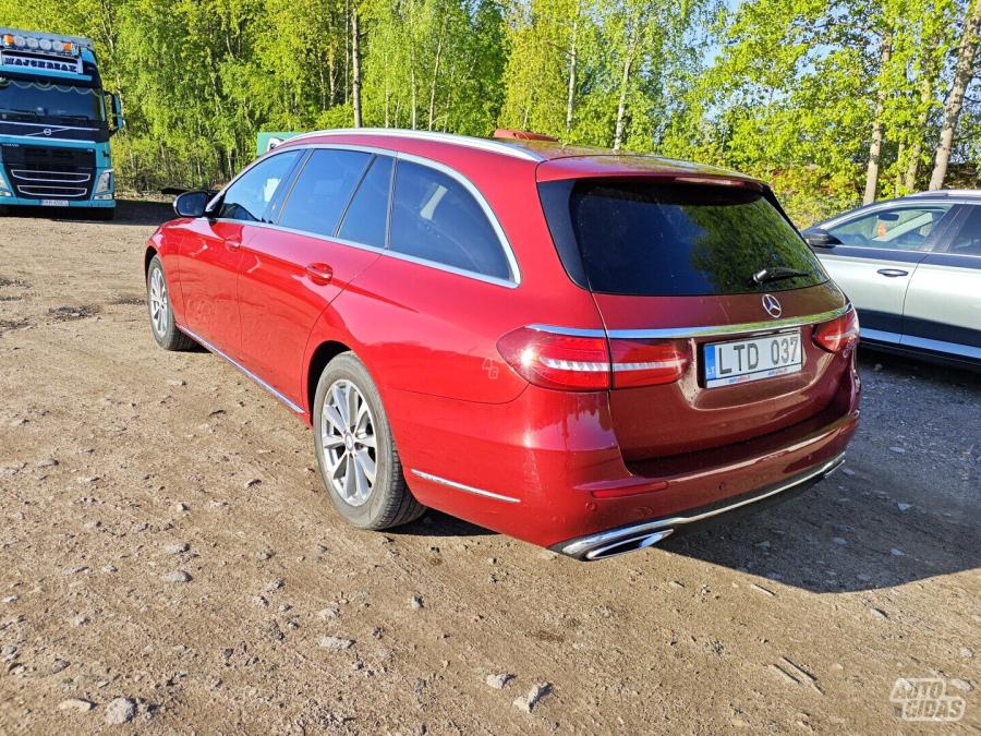 Red Mercedes-Benz E 220 2017 in Kaunas, with an engine capacity of 2.00 L and mileage of 365 thousand km for 9655 €, photo 10 on AUTOMOTO.COM.LV