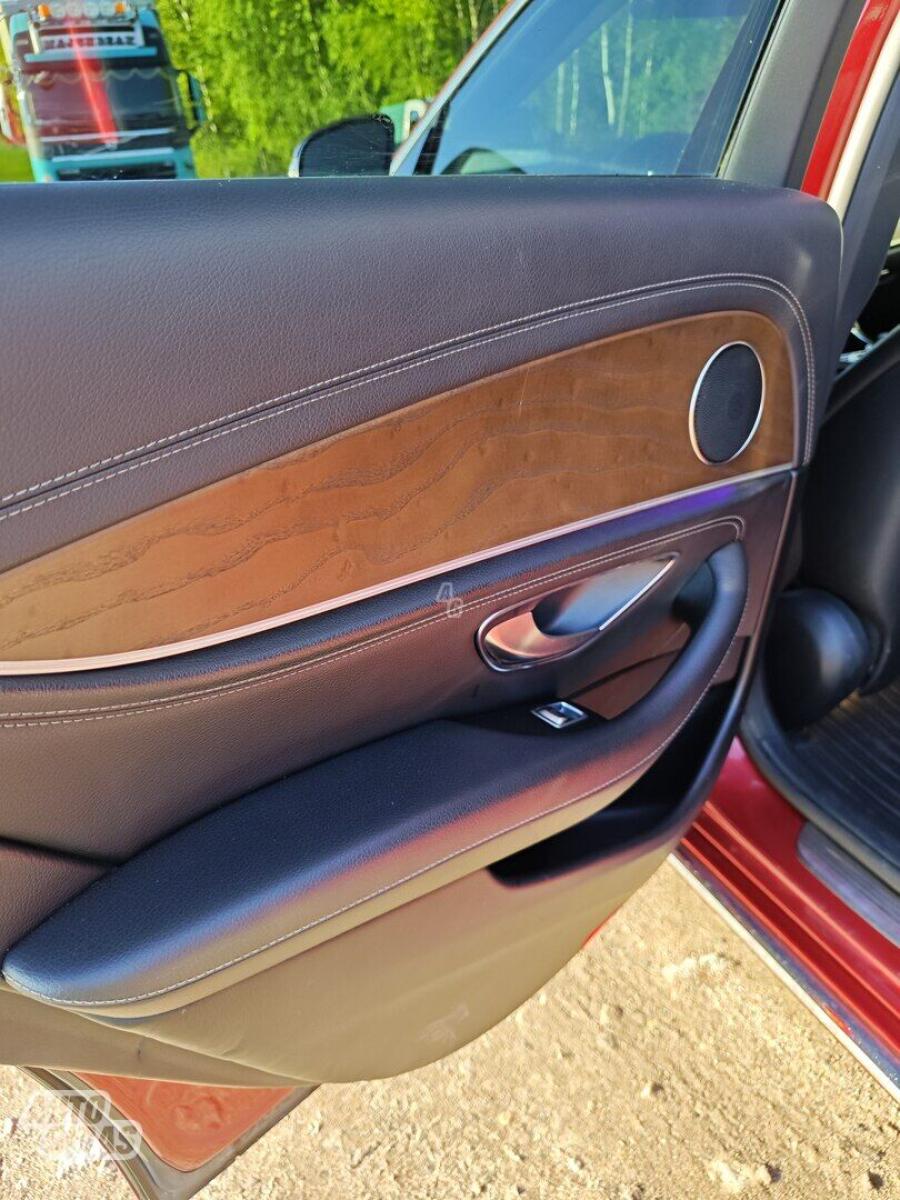 Red Mercedes-Benz E 220 2017 in Kaunas, with an engine capacity of 2.00 L and mileage of 365 thousand km for 9655 €, photo 11 on AUTOMOTO.COM.LV