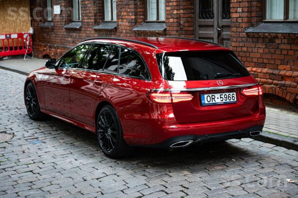 Red Mercedes-Benz E 220 2017 in Riga, with an engine capacity of 2.00 L and mileage of 254 thousand km for 18950 €, photo 4 on AUTOMOTO.COM.LV