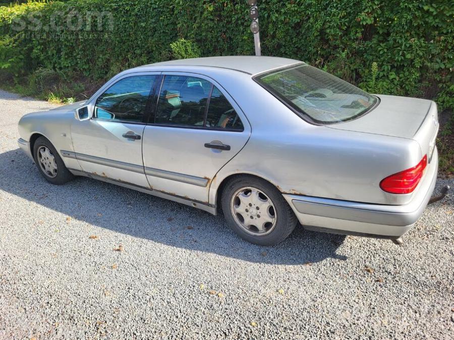Mercedes-Benz E 220 1996 in Riga, with an engine capacity of 2.20 L and mileage of 299 thousand km for 650 €, photo 1 on AUTOMOTO.COM.LV
