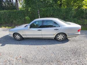 Mercedes-Benz E 220 1996 in Riga, with an engine capacity of 2.20 L and mileage of 299 thousand km for 650 €, photo 2 on AUTOMOTO.COM.LV
