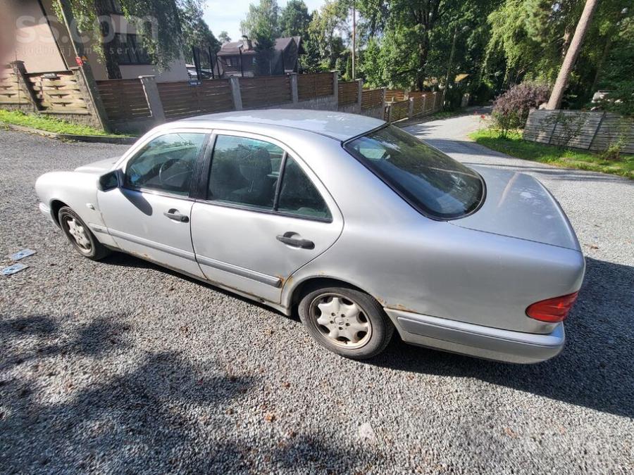 Mercedes-Benz E 220 1996 in Riga, with an engine capacity of 2.20 L and mileage of 299 thousand km for 650 €, photo 12 on AUTOMOTO.COM.LV