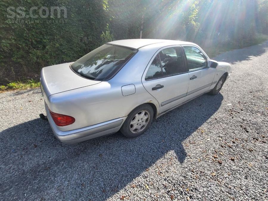 Mercedes-Benz E 220 1996 in Riga, with an engine capacity of 2.20 L and mileage of 299 thousand km for 650 €, photo 13 on AUTOMOTO.COM.LV