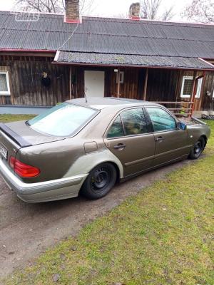 Mercedes-Benz E 220 1996 in Vilnius, with an engine capacity of 2.20 L and mileage of 3050 thousand km for 950 €, photo 3 on AUTOMOTO.COM.LV