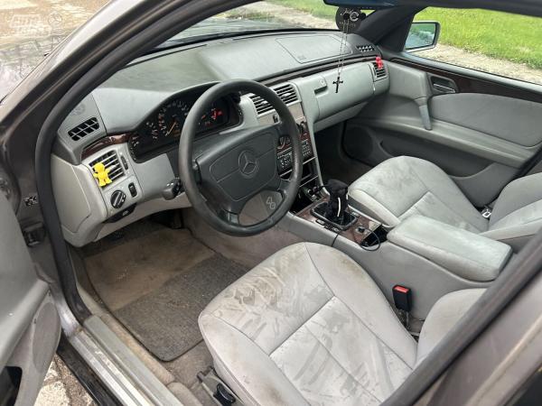 Mercedes-Benz E 220 1996 in Elektrenai, with an engine capacity of 2.20 L and mileage of 380 thousand km for 999 €, photo 3 on AUTOMOTO.COM.LV