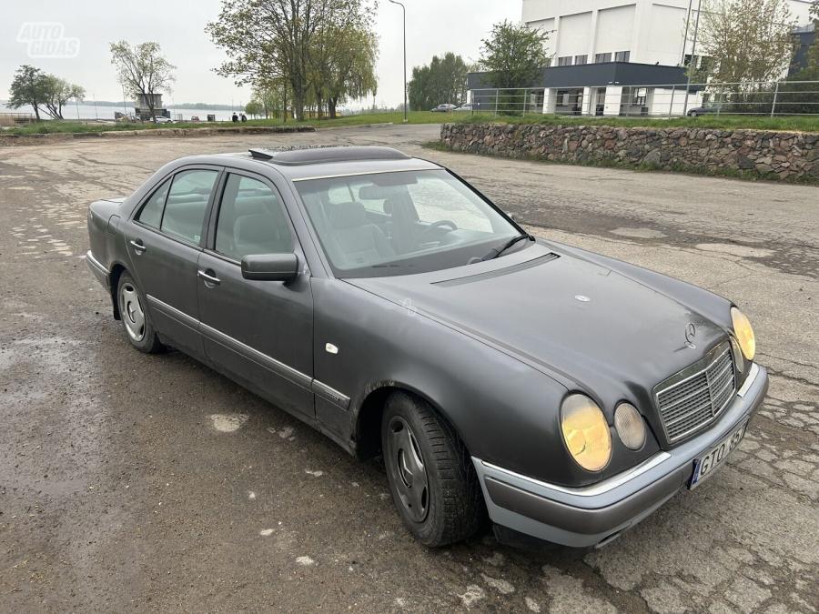 Mercedes-Benz E 220 1996 in Elektrenai, with an engine capacity of 2.20 L and mileage of 380 thousand km for 999 €, photo 7 on AUTOMOTO.COM.LV