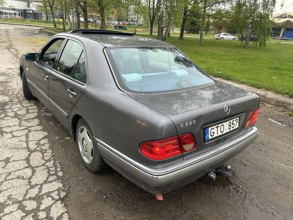 Mercedes-Benz E 220 1996 in Elektrenai, with an engine capacity of 2.20 L and mileage of 380 thousand km for 999 €, photo 7 on AUTOMOTO.COM.LV