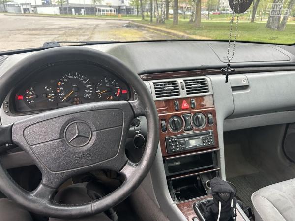 Mercedes-Benz E 220 1996 in Elektrenai, with an engine capacity of 2.20 L and mileage of 380 thousand km for 999 €, photo 8 on AUTOMOTO.COM.LV