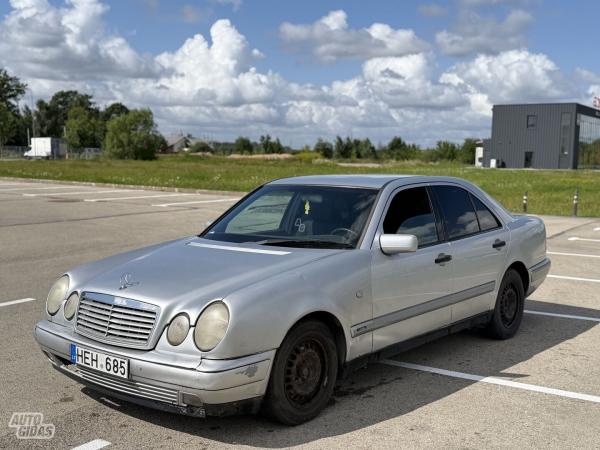 Мерседес E 220 1997 в Паневежис, объемом двигателя 2.20 л и пробегом 265 тыс. км за 650 €, фото 1 на AUTOMOTO.COM.LV