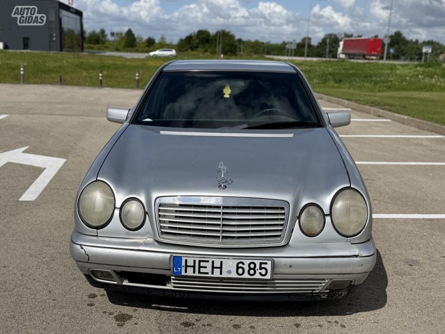 Мерседес E 220 1997 в Паневежис, объемом двигателя 2.20 л и пробегом 265 тыс. км за 650 €, фото 3 на AUTOMOTO.COM.LV