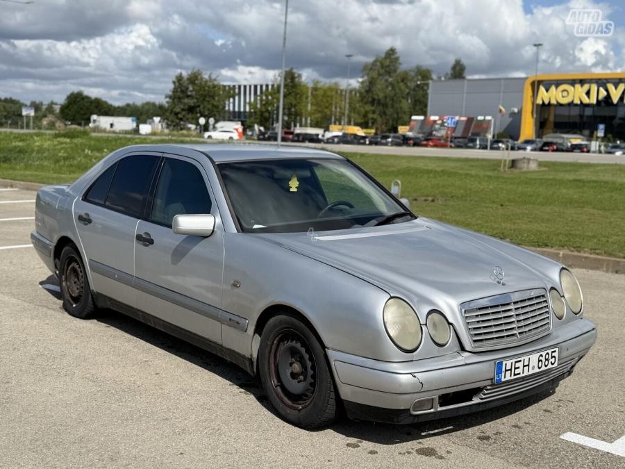 Мерседес E 220 1997 в Паневежис, объемом двигателя 2.20 л и пробегом 265 тыс. км за 650 €, фото 4 на AUTOMOTO.COM.LV