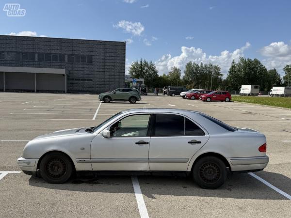 Мерседес E 220 1997 в Паневежис, объемом двигателя 2.20 л и пробегом 265 тыс. км за 650 €, фото 5 на AUTOMOTO.COM.LV