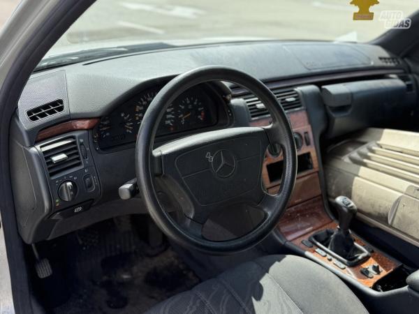 Мерседес E 220 1997 в Паневежис, объемом двигателя 2.20 л и пробегом 265 тыс. км за 650 €, фото 9 на AUTOMOTO.COM.LV