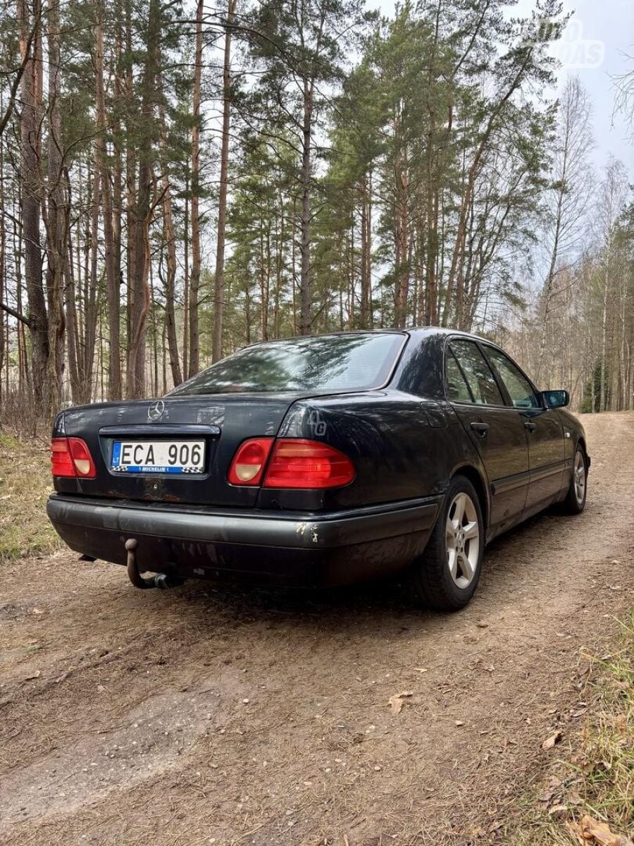 Mercedes-Benz E 220 1998 Ignalina, ar dzinēja tilpumu 2.00 L un nobraukumu 230 tūkst. km par 730 €, foto 2 vietnē AUTOMOTO.COM.LV