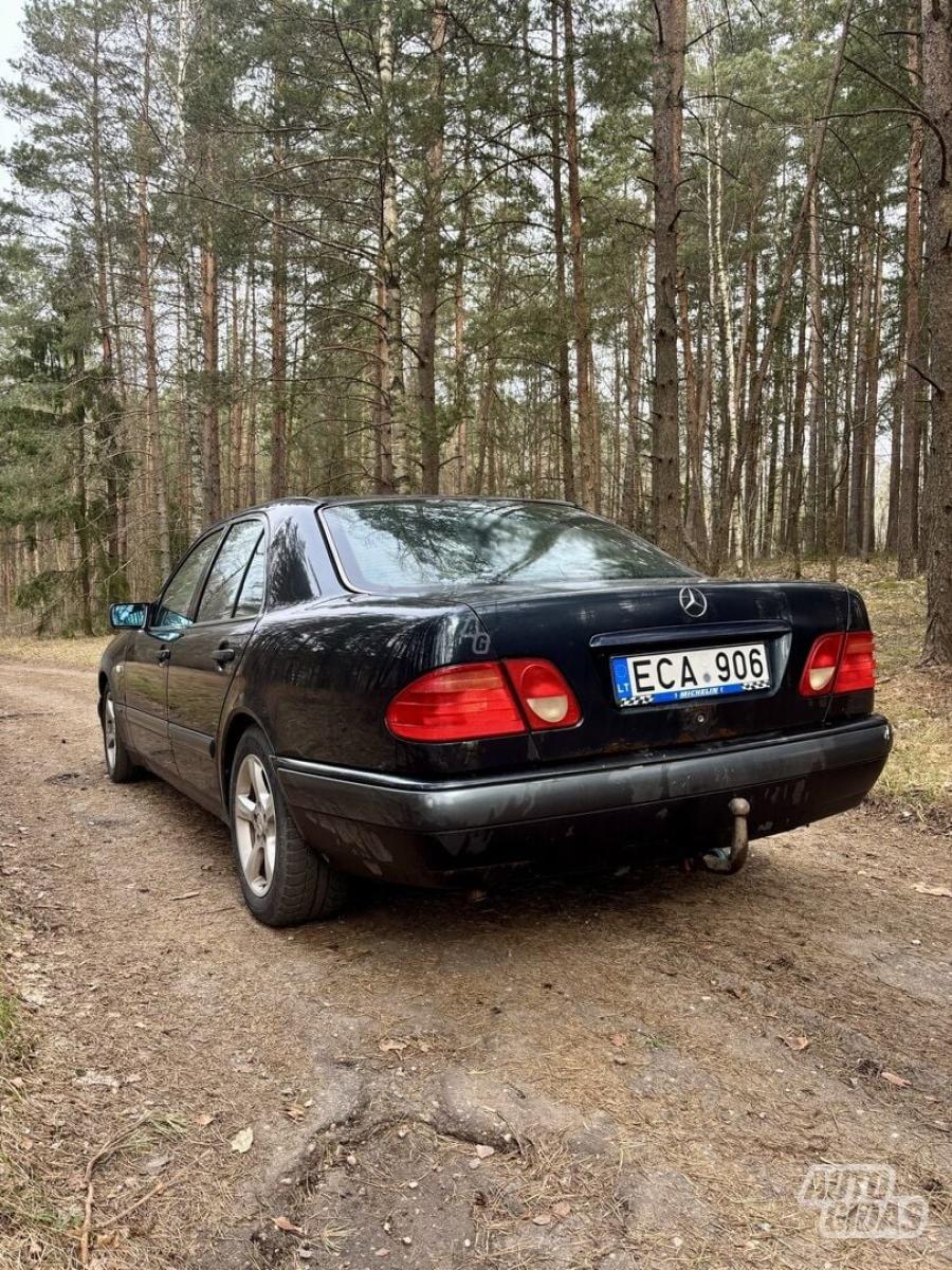 Mercedes-Benz E 220 1998 Ignalina, ar dzinēja tilpumu 2.00 L un nobraukumu 230 tūkst. km par 730 €, foto 4 vietnē AUTOMOTO.COM.LV