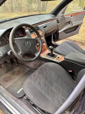 Mercedes-Benz E 220 1998 Ignalina, ar dzinēja tilpumu 2.00 L un nobraukumu 230 tūkst. km par 730 €, foto 5 vietnē AUTOMOTO.COM.LV