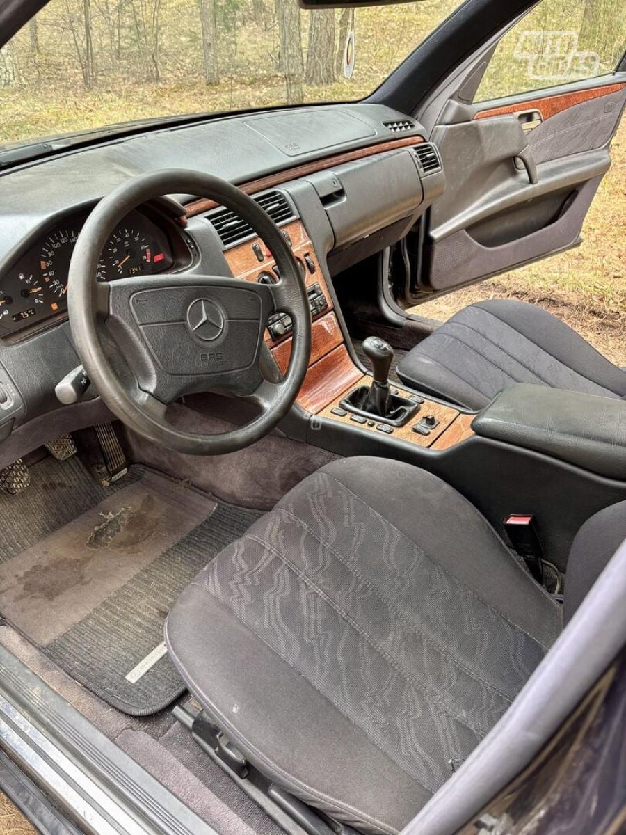 Mercedes-Benz E 220 1998 Ignalina, ar dzinēja tilpumu 2.00 L un nobraukumu 230 tūkst. km par 730 €, foto 5 vietnē AUTOMOTO.COM.LV