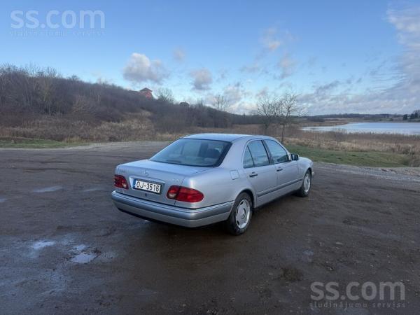 Mercedes-Benz E 220 1999 Saldus, ar dzinēja tilpumu 2.20 L un nobraukumu 119 tūkst. km par 2700 €, foto 3 vietnē AUTOMOTO.COM.LV