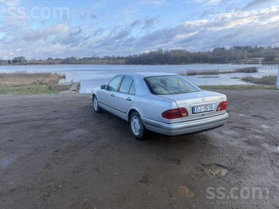 Mercedes-Benz E 220 1999 Saldus, ar dzinēja tilpumu 2.20 L un nobraukumu 119 tūkst. km par 2700 €, foto 5 vietnē AUTOMOTO.COM.LV