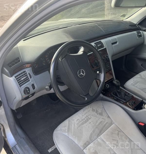 Mercedes-Benz E 220 1999 Saldus, ar dzinēja tilpumu 2.20 L un nobraukumu 119 tūkst. km par 2700 €, foto 5 vietnē AUTOMOTO.COM.LV