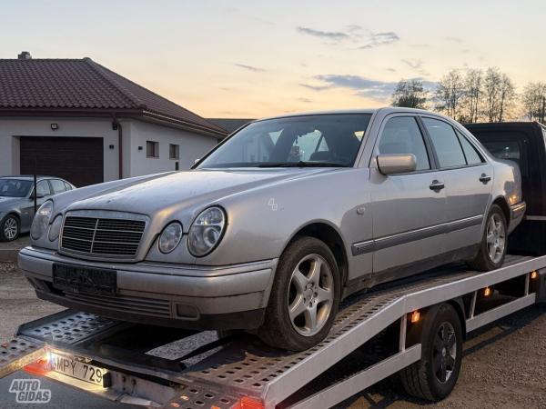 Mercedes-Benz E 220 2000 in Siauliai, with an engine capacity of 2.20 L and mileage of 287 thousand km for 700 €, photo 1 on AUTOMOTO.COM.LV