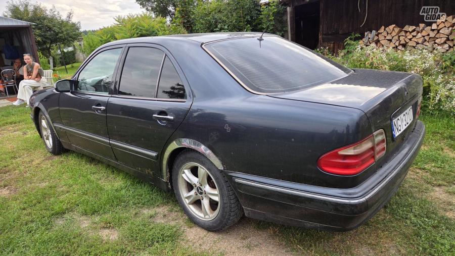 Mercedes-Benz E 220 2000 Marijampole, ar dzinēja tilpumu 2.20 L un nobraukumu 321 tūkst. km par 1200 €, foto 4 vietnē AUTOMOTO.COM.LV
