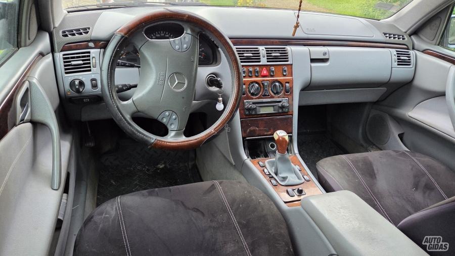 Mercedes-Benz E 220 2000 Marijampole, ar dzinēja tilpumu 2.20 L un nobraukumu 321 tūkst. km par 1200 €, foto 13 vietnē AUTOMOTO.COM.LV