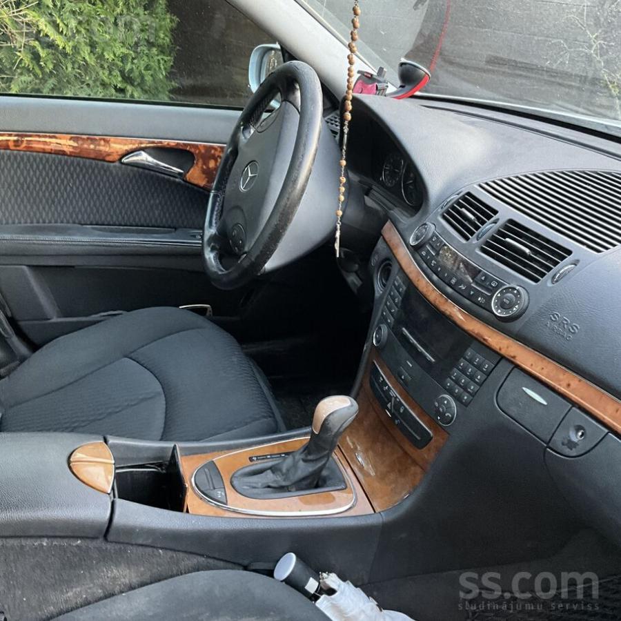 Mercedes-Benz E 220 2002 Rīga, ar dzinēja tilpumu 2.20 L un nobraukumu 309 tūkst. km par 1800 €, foto 4 vietnē AUTOMOTO.COM.LV